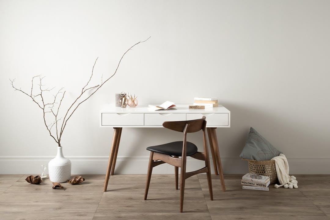 The Functionality of Wood Study Table | Thefurnituremalaysia.com